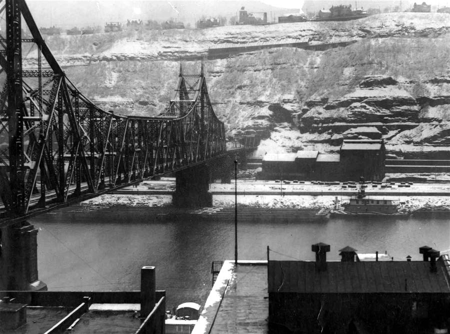 The Wabash Pittsburgh Terminal Railway and the Wabash Bridge